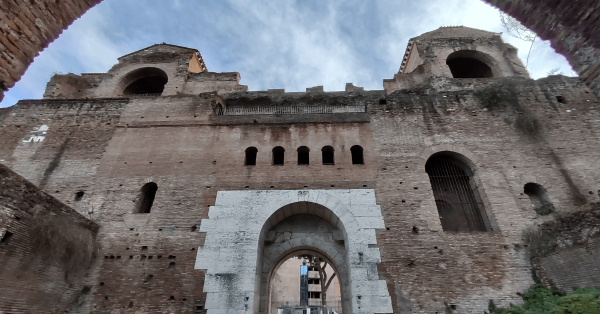 Porta Asinaria - jedna z bram Starożytnego Rzymu - Basia Kamińska